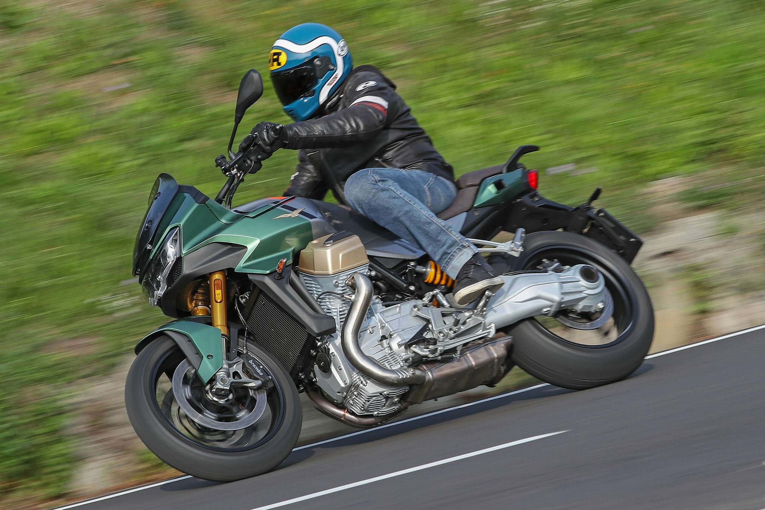 Moto Guzzi V100 Mandello - erster Test Wie fährt sich der italienische ...